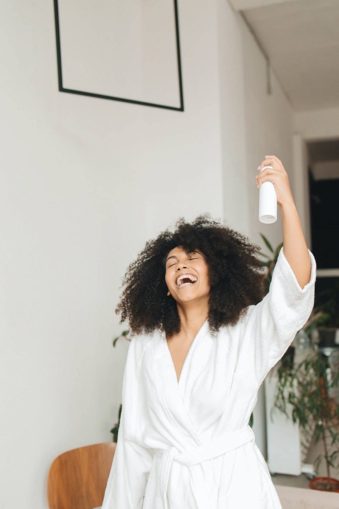 5 façons d'hydrater les cheveux crépus | Curls Essentielle magazine ...